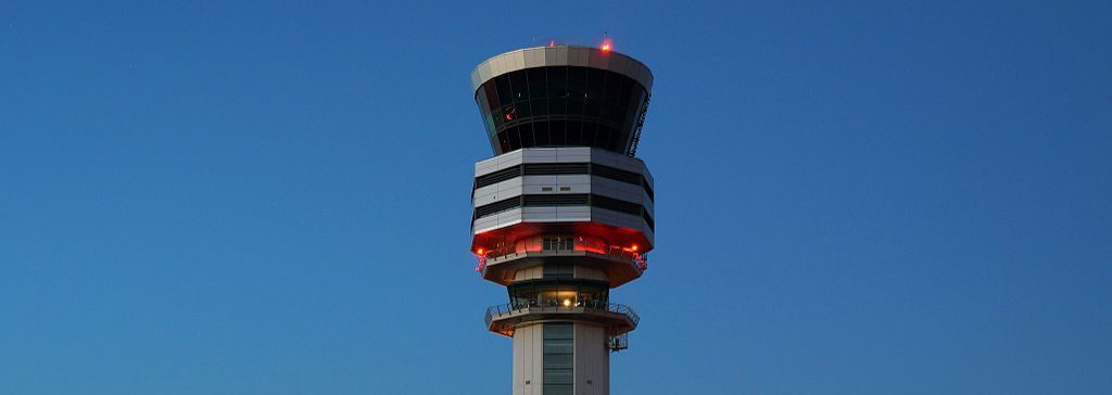 Todo lo que debes saber sobre la torre de control: Funciones y ...