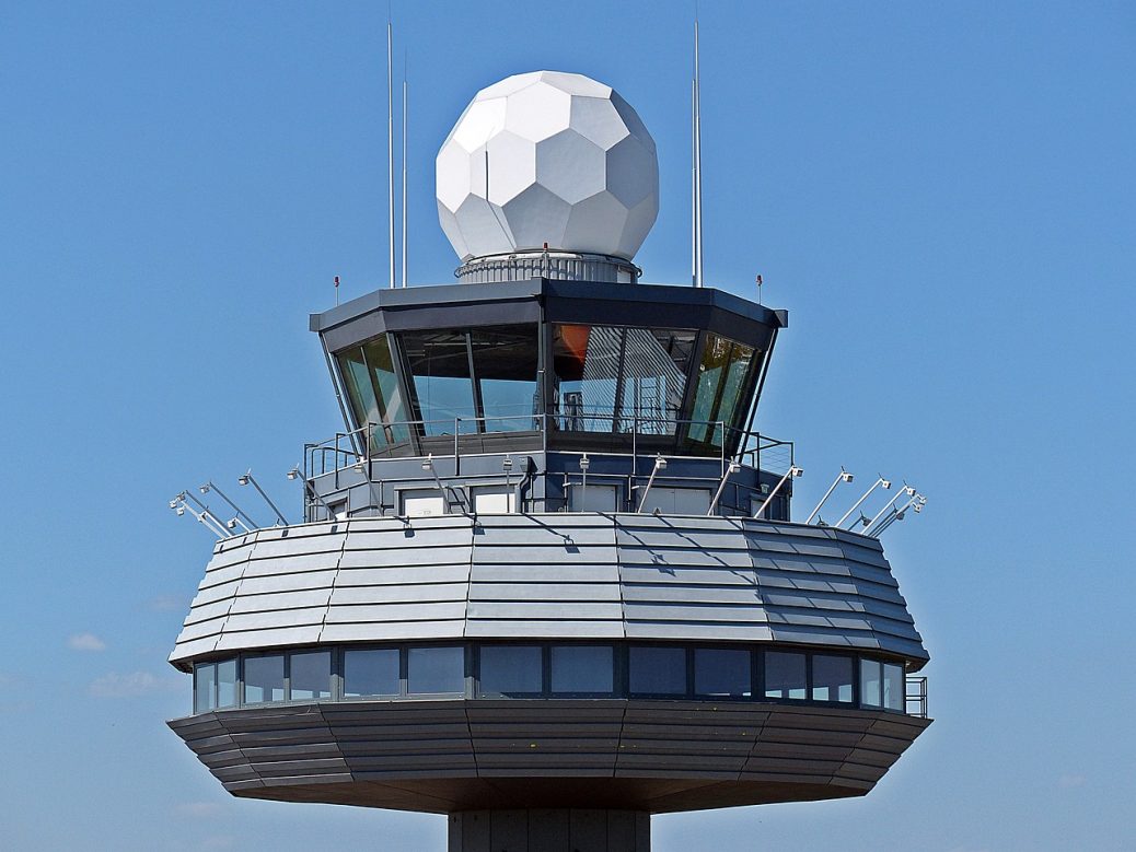 Todo lo que debes saber sobre la torre de control: Funciones y ...
